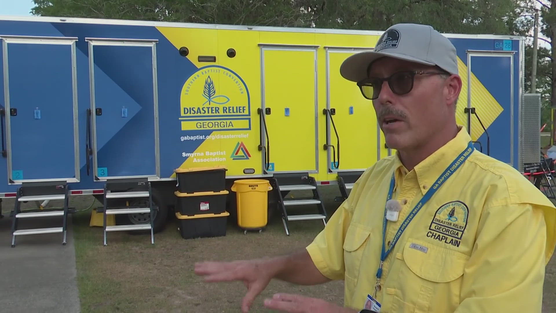 Volunteers set up rest area for firefighters battling Highway 82 ...