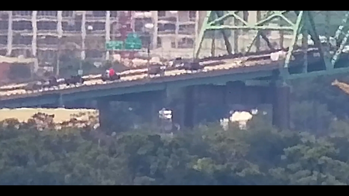 Crash with injuries on Jacksonville's Hart Bridge Friday ...