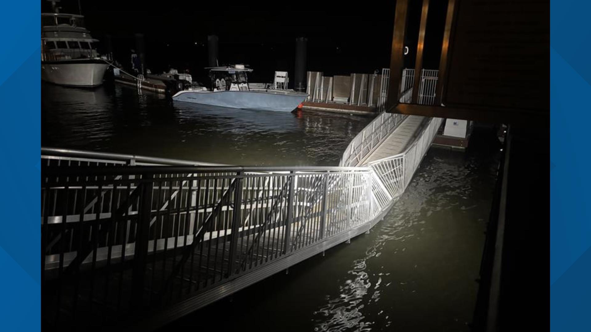 Gangway collapses at the Fernandina Beach Harbor Marina ...