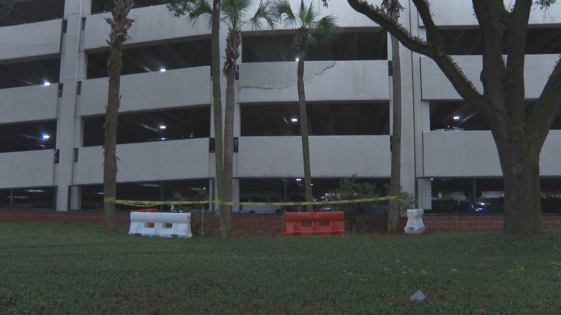 Crack forms in different Ascension St. Vincent's parking garage 15 ...