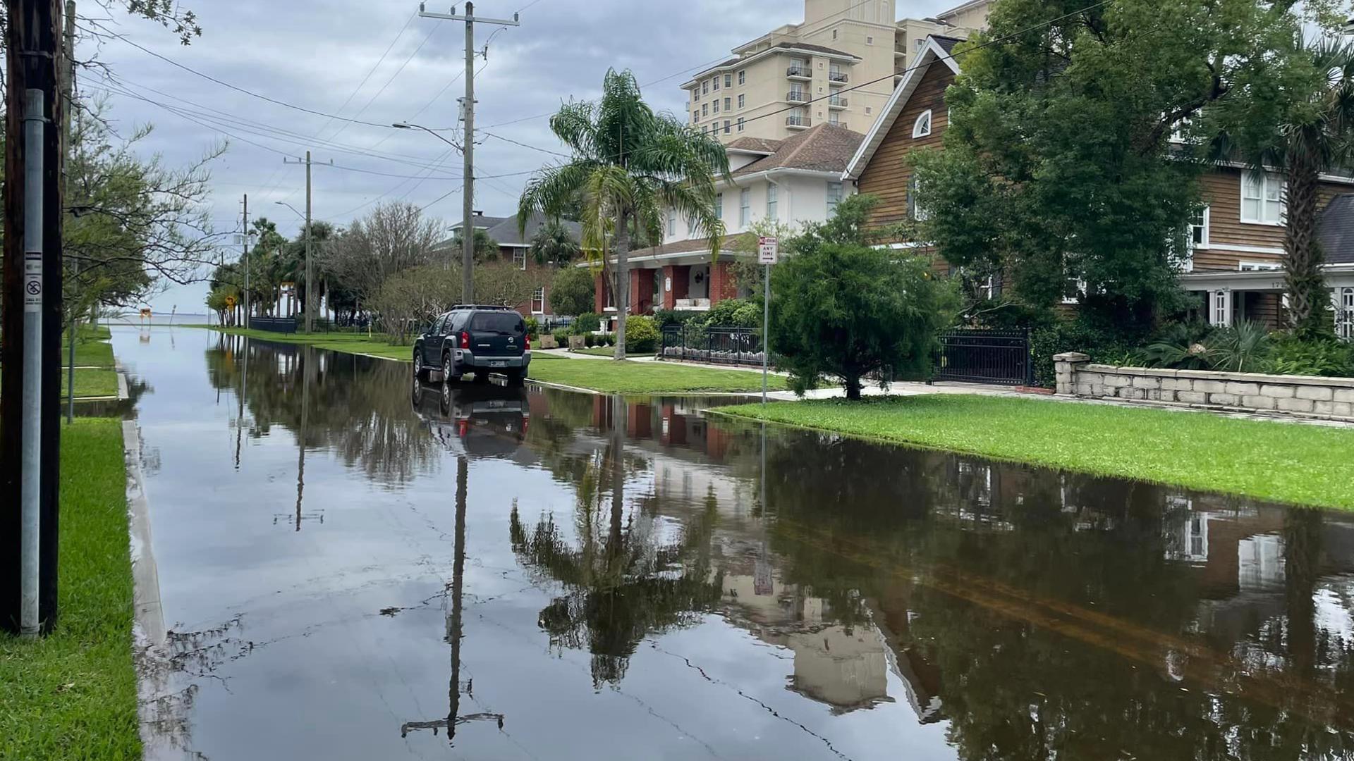 Riverside roads flood from Hurricane Milton | firstcoastnews.com