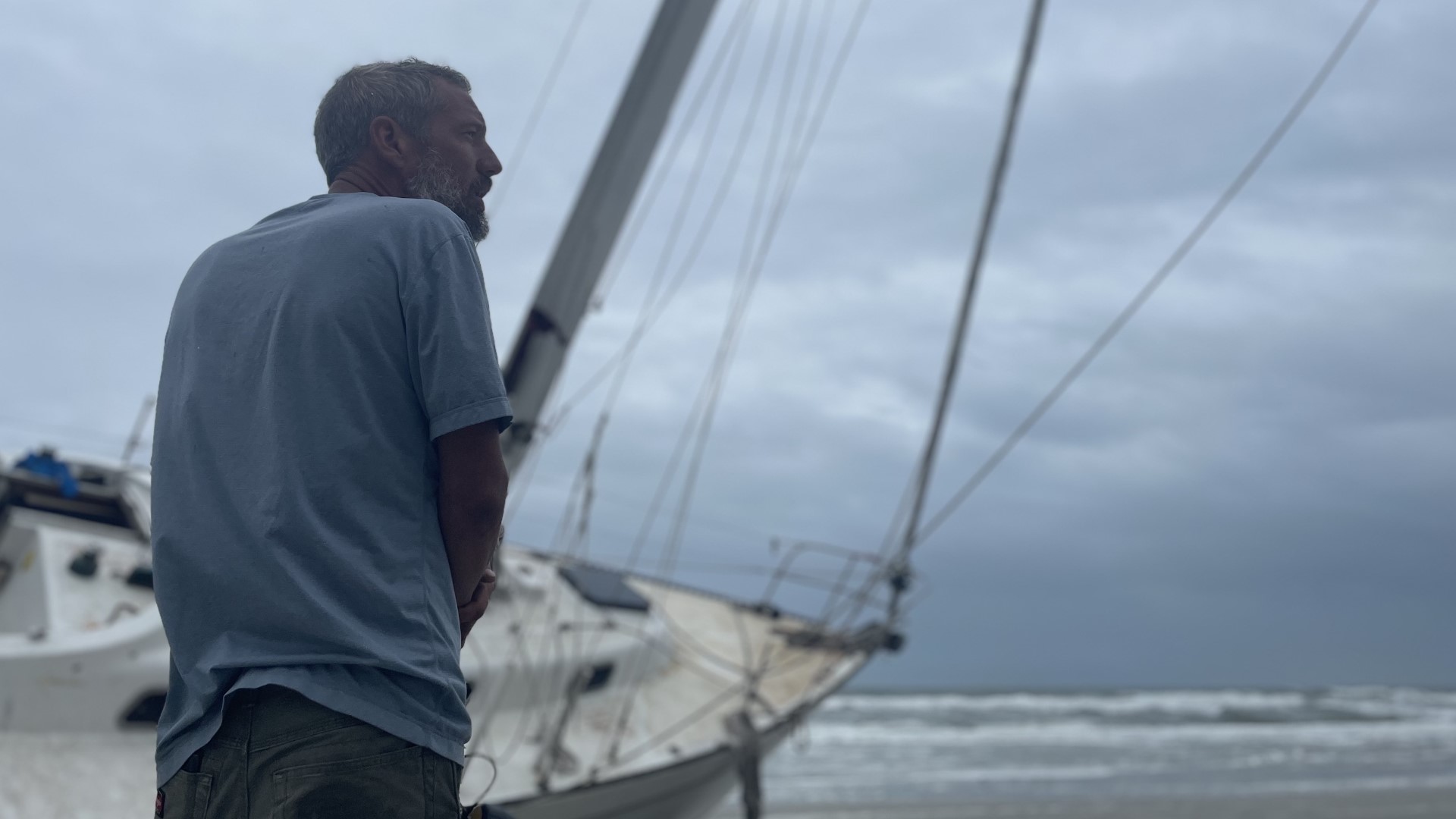 Man with sailboat stranded on Jax Beach | firstcoastnews.com