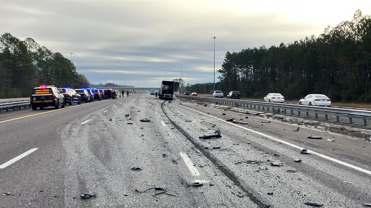 Deadly crash between 2 semi-trucks shuts down lanes on I-10 in Duval ...