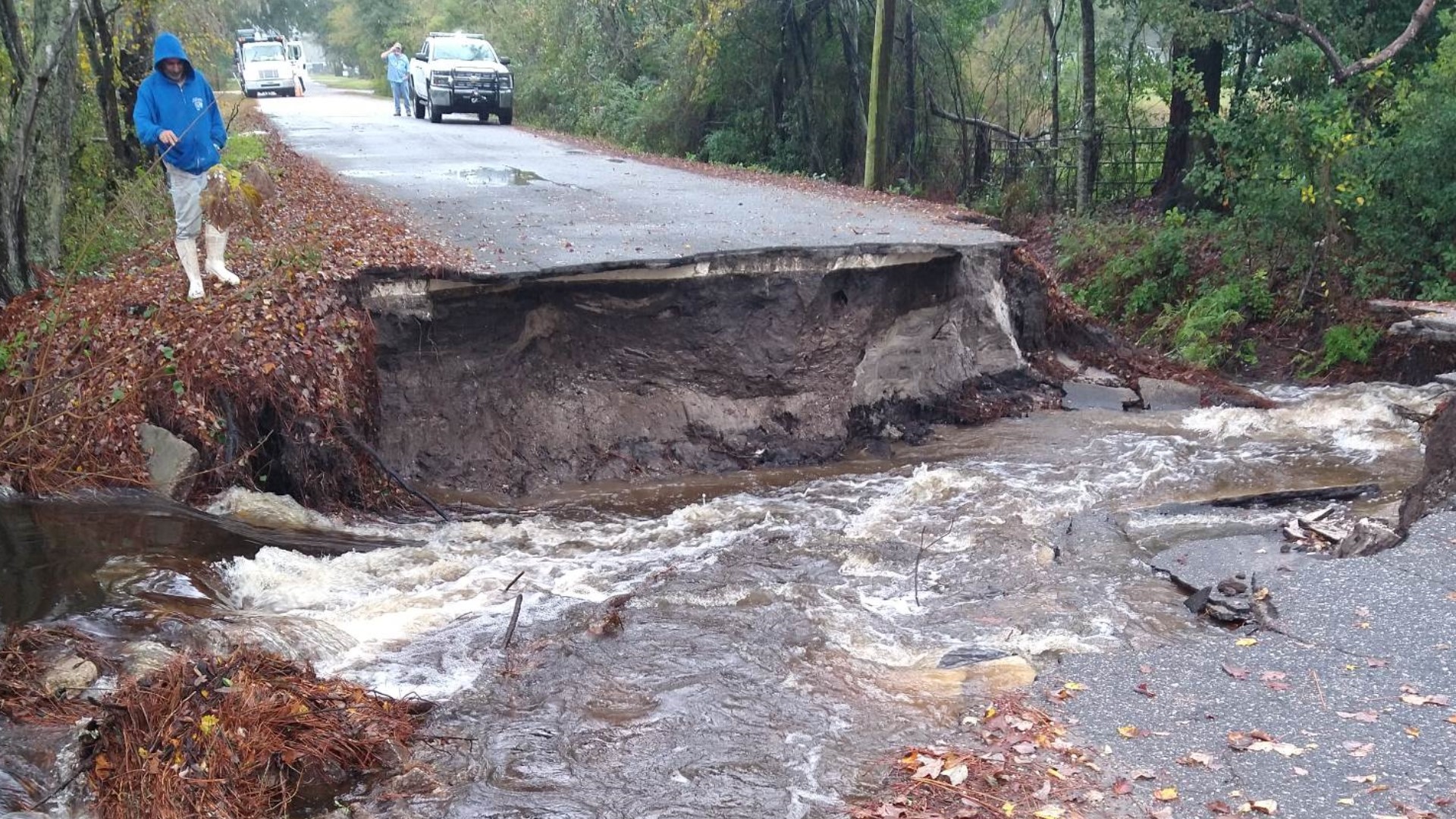 Marietta residents trapped after storm knocks hole in roadway ...