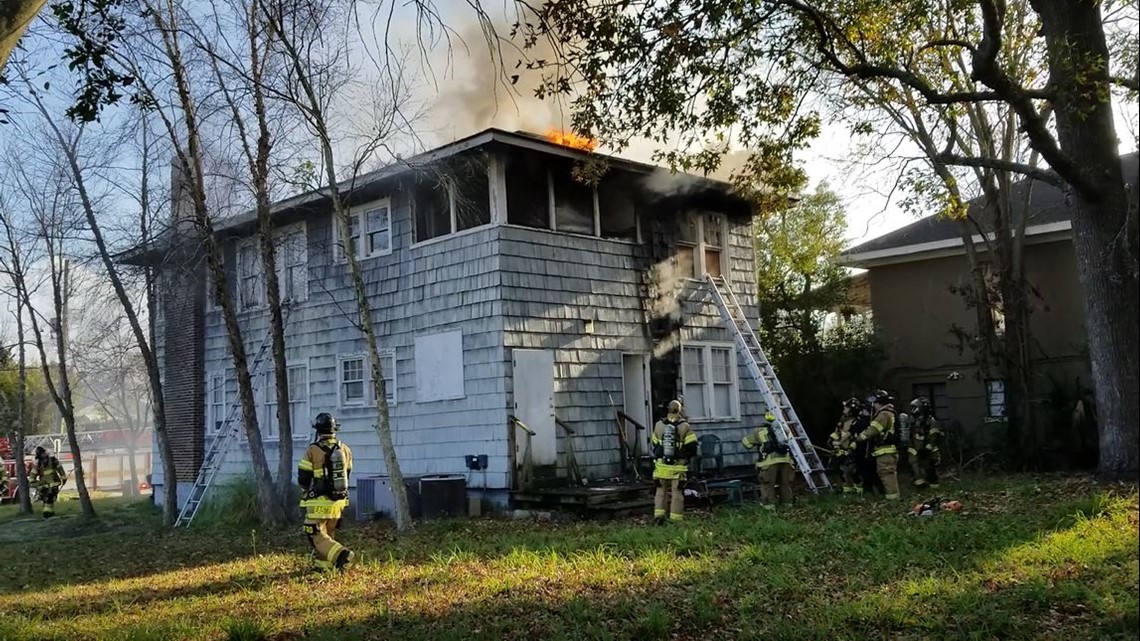 Apartment catches fire in Riverside | firstcoastnews.com