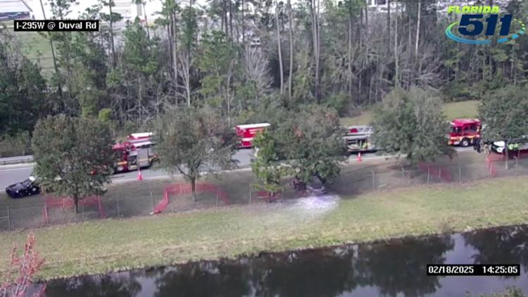 25-year-old dies after car hits tree at I-295 on-ramp | firstcoastnews.com