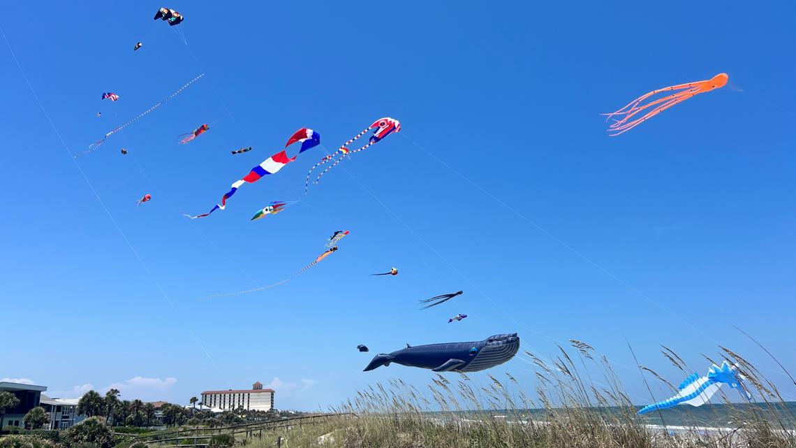 Who's flying large kites in Neptune Beach Florida? | firstcoastnews.com