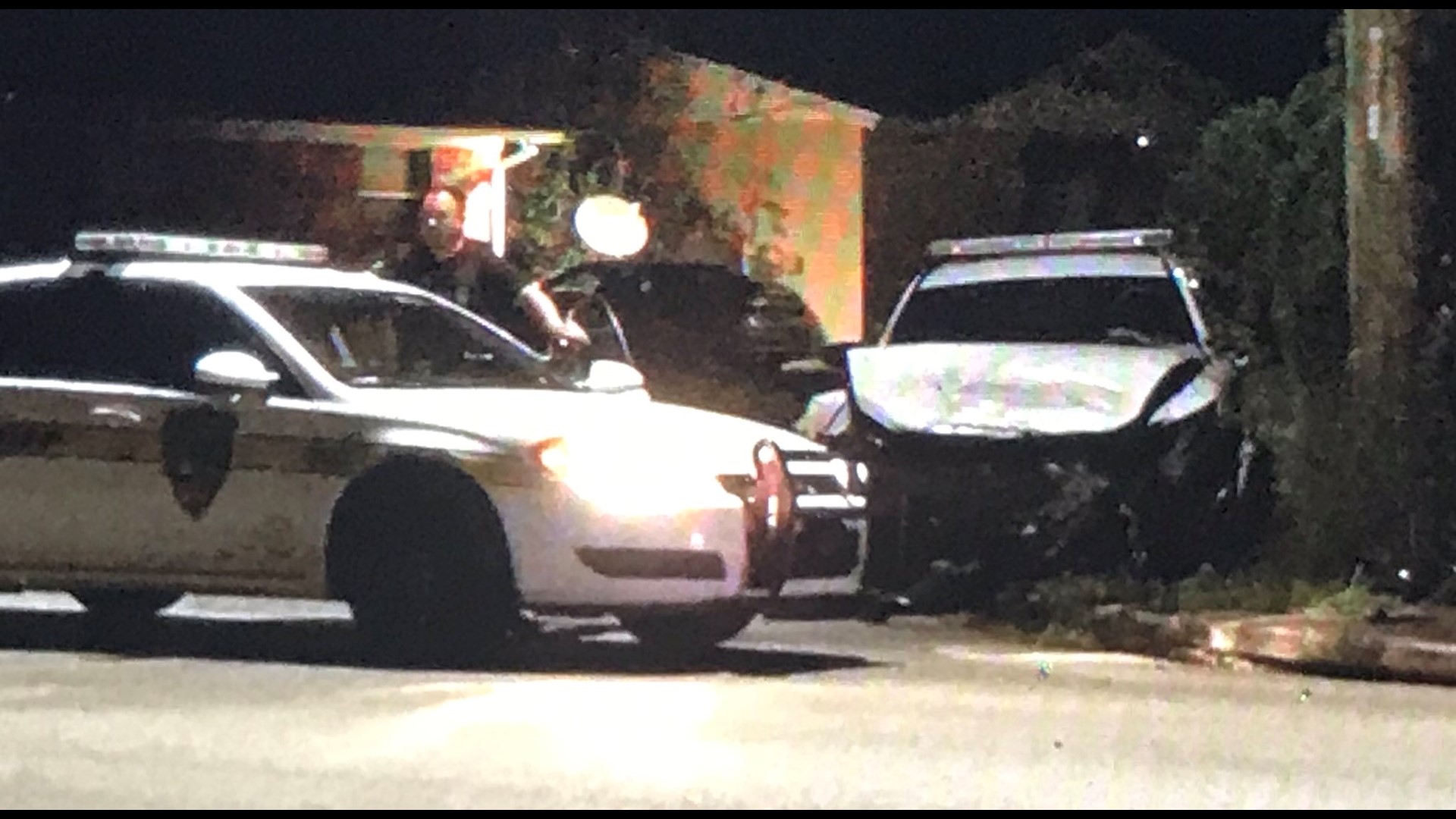 2 JSO cruisers crash during chase on Westside, suspect still on the run ...