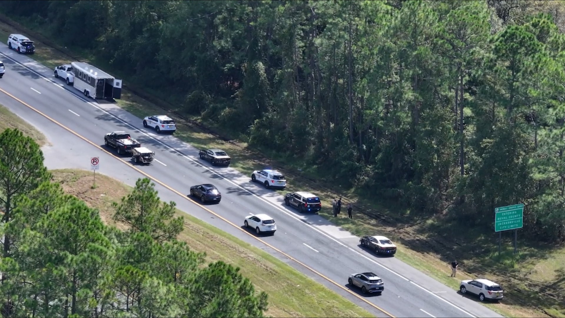 Several police units in manhunt along Interstate 10 in Duval County ...