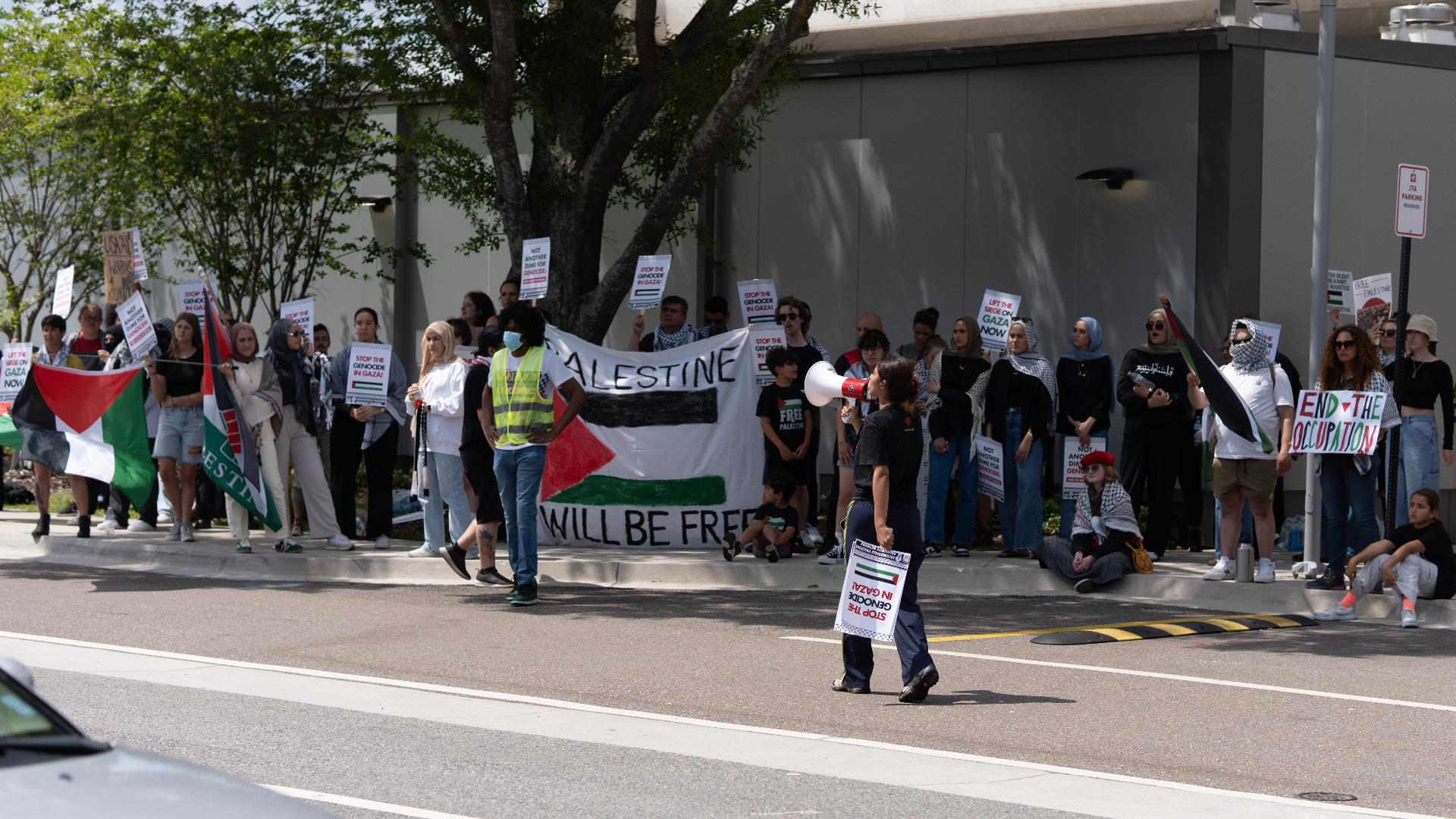 Pro-Palestinian protestors gather for Vice President Harris visit ...