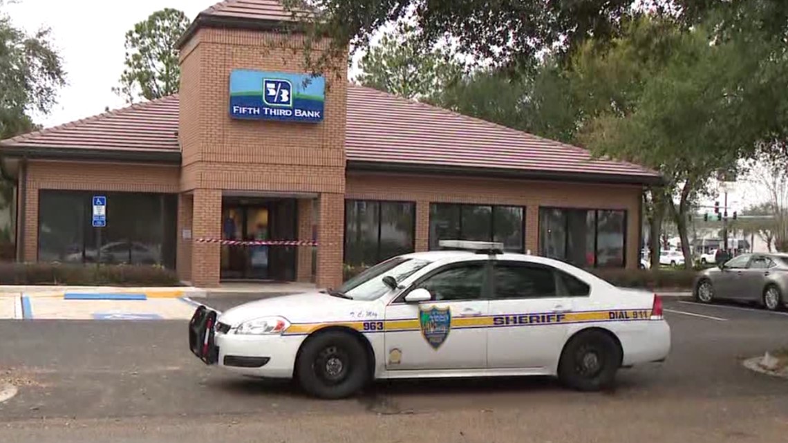 Police looking for suspect in North Florida bank robbery ...
