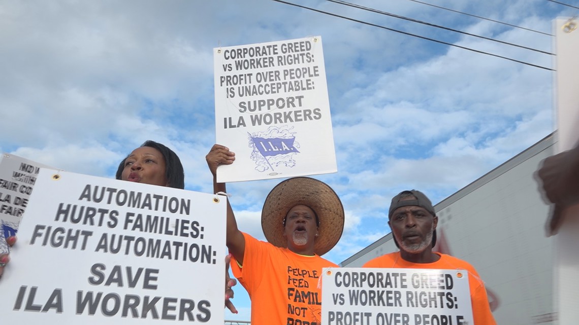 Jacksonville ILA union members on strike | firstcoastnews.com
