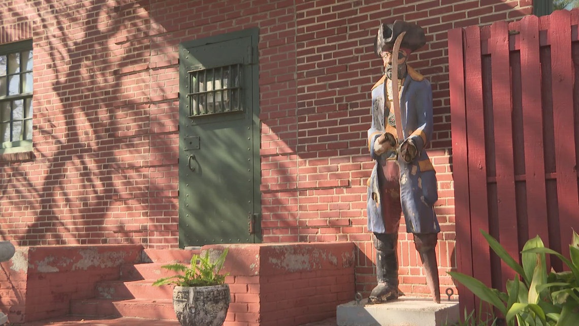 Iconic Peg Leg Pete statue relocated to Amelia Island Museum of History ...