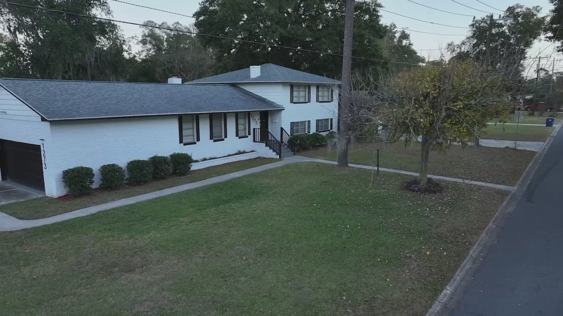 These stores and restaurants will be open on Christmas Day 2025 ...