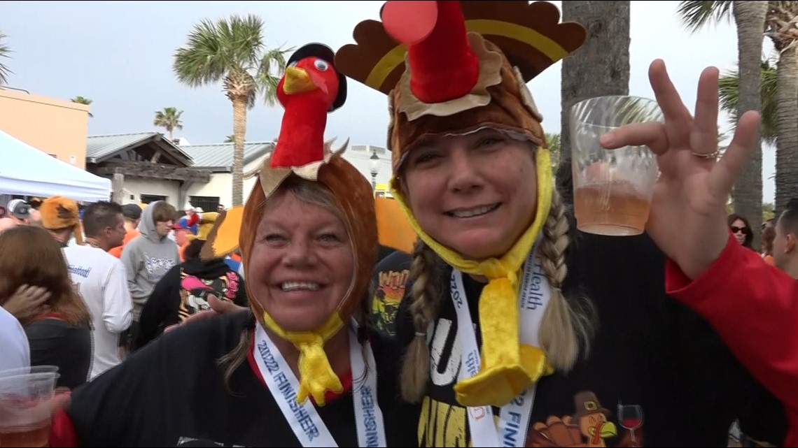 Fla. Thanksgiving with turkey hats, running shoes and "cheers ...
