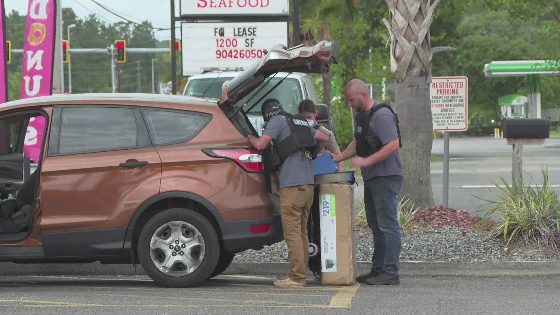 Police engaged in standoff in McDonald's parking lot in Middleburg ...