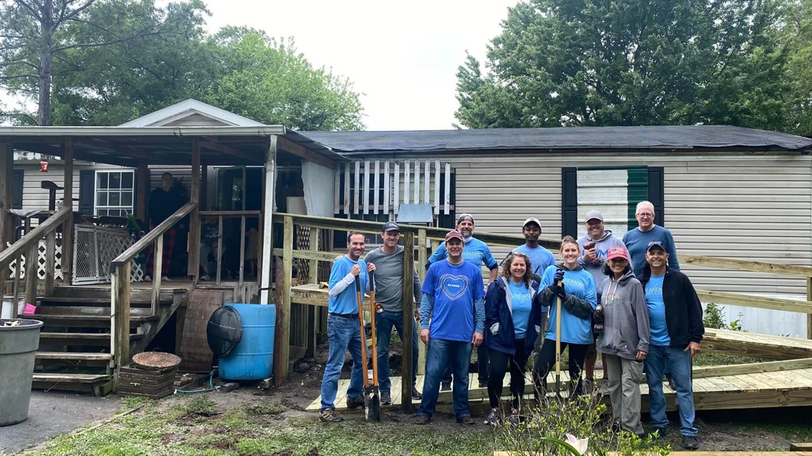 Volunteers build wheelchair ramp for Jacksonville amputee ...
