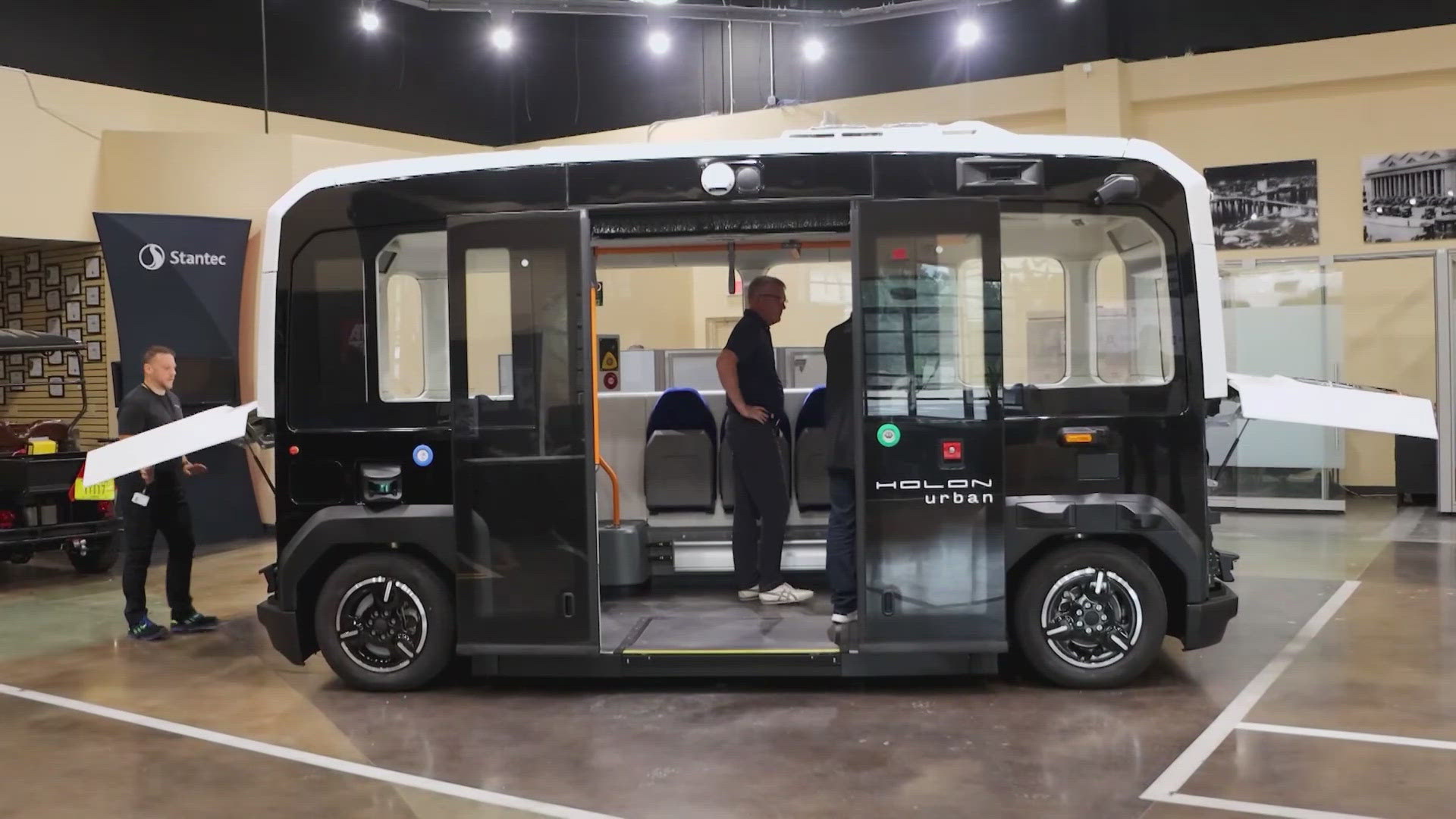 Holon signs deal to build its driverless shuttles in $100 million ...