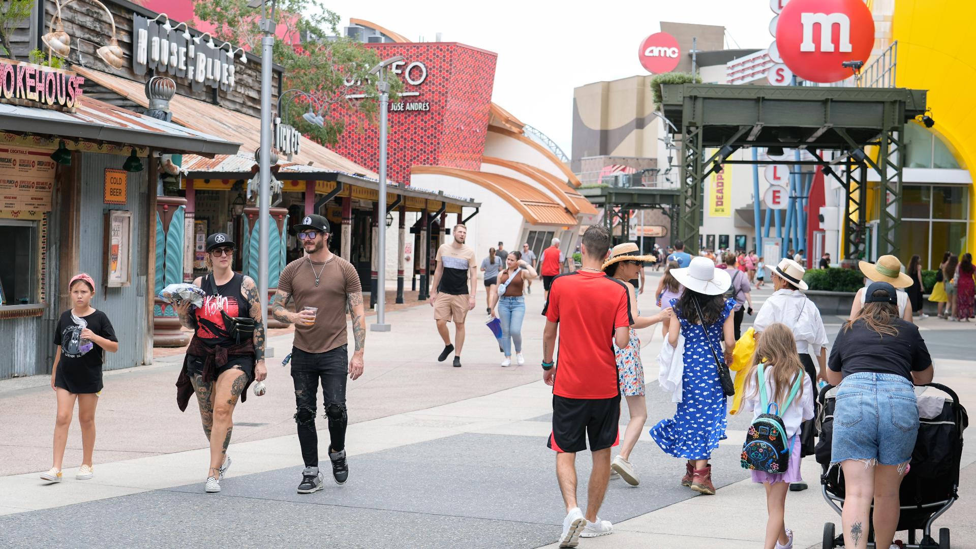 Disney, Universal and SeaWorld all close for Hurricane Milton ...