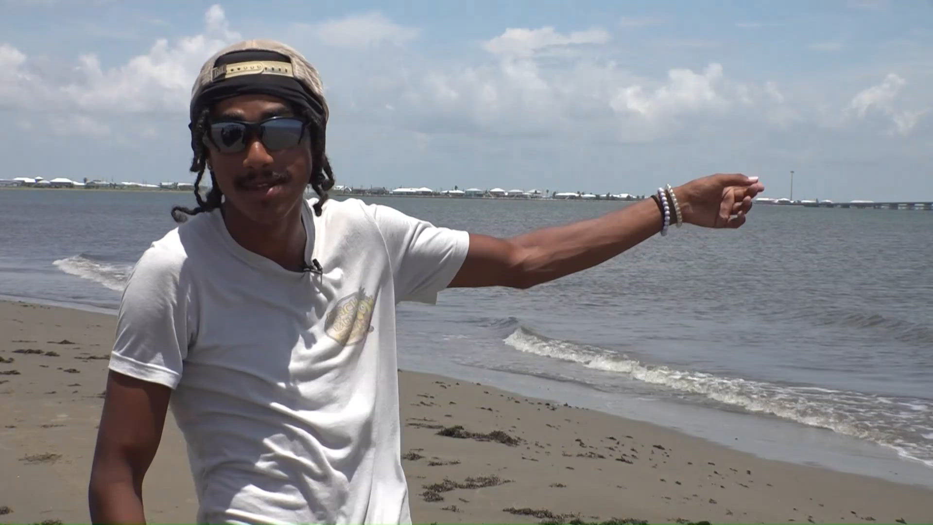 Louisiana shuttle driver rescues three tourists caught in rip current ...
