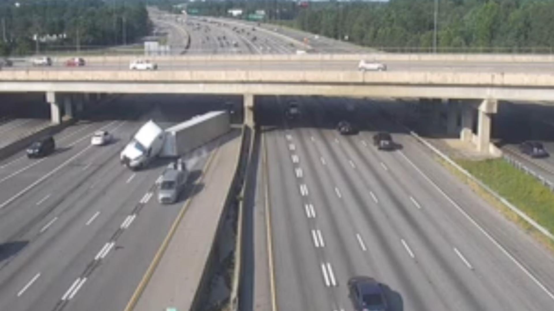 Tractor trailer flips on I-85 in Gwinnett | VIDEO | firstcoastnews.com