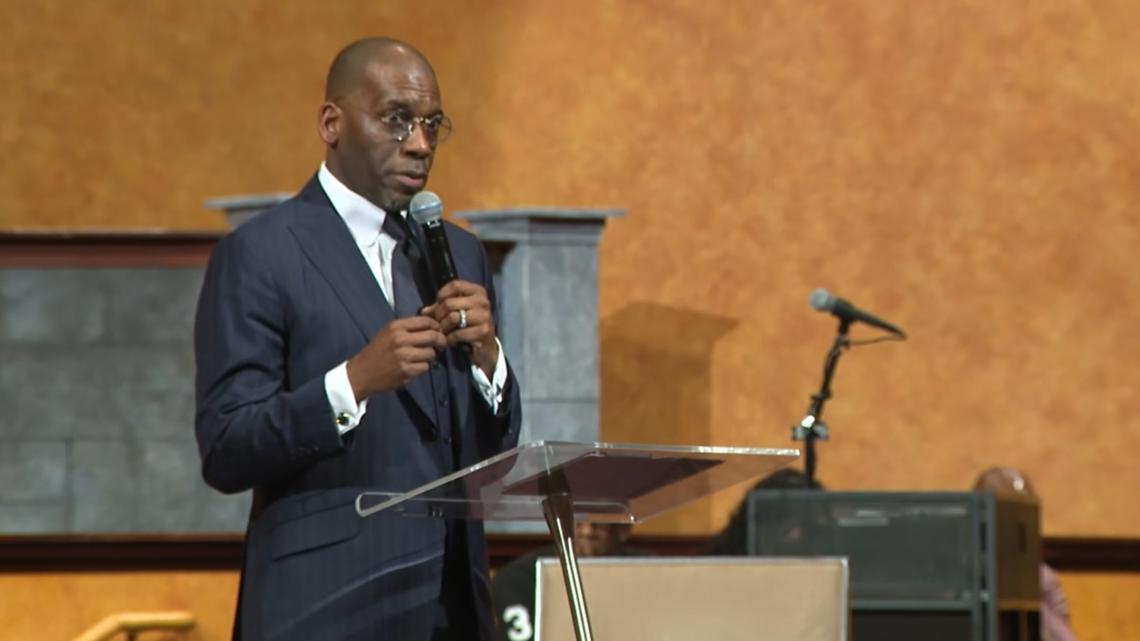 Pastor Jamal Bryant leads 'Target Fast' town hall | firstcoastnews.com
