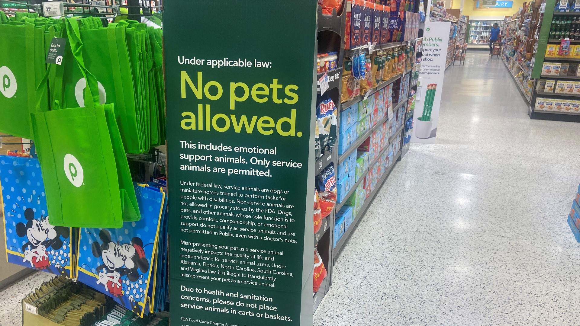 Publix entrance sign cracks down on animals brought into stores ...
